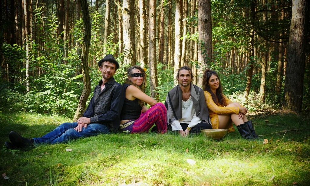 Galerie - MANTRA TRIBE - Chanting & Dancing to the Heart-Core