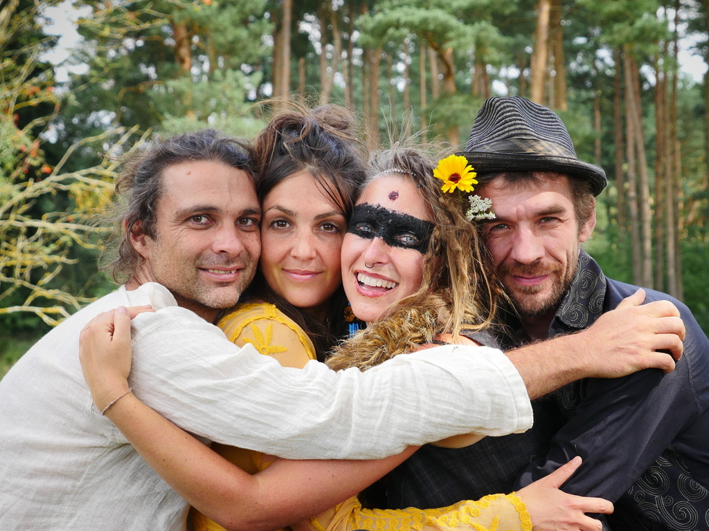 Galerie - MANTRA TRIBE - Chanting & Dancing to the Heart-Core