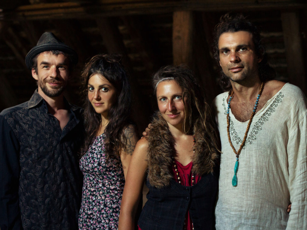 Galerie - MANTRA TRIBE - Chanting & Dancing to the Heart-Core