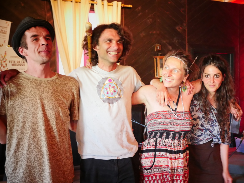 Galerie - MANTRA TRIBE - Chanting & Dancing to the Heart-Core
