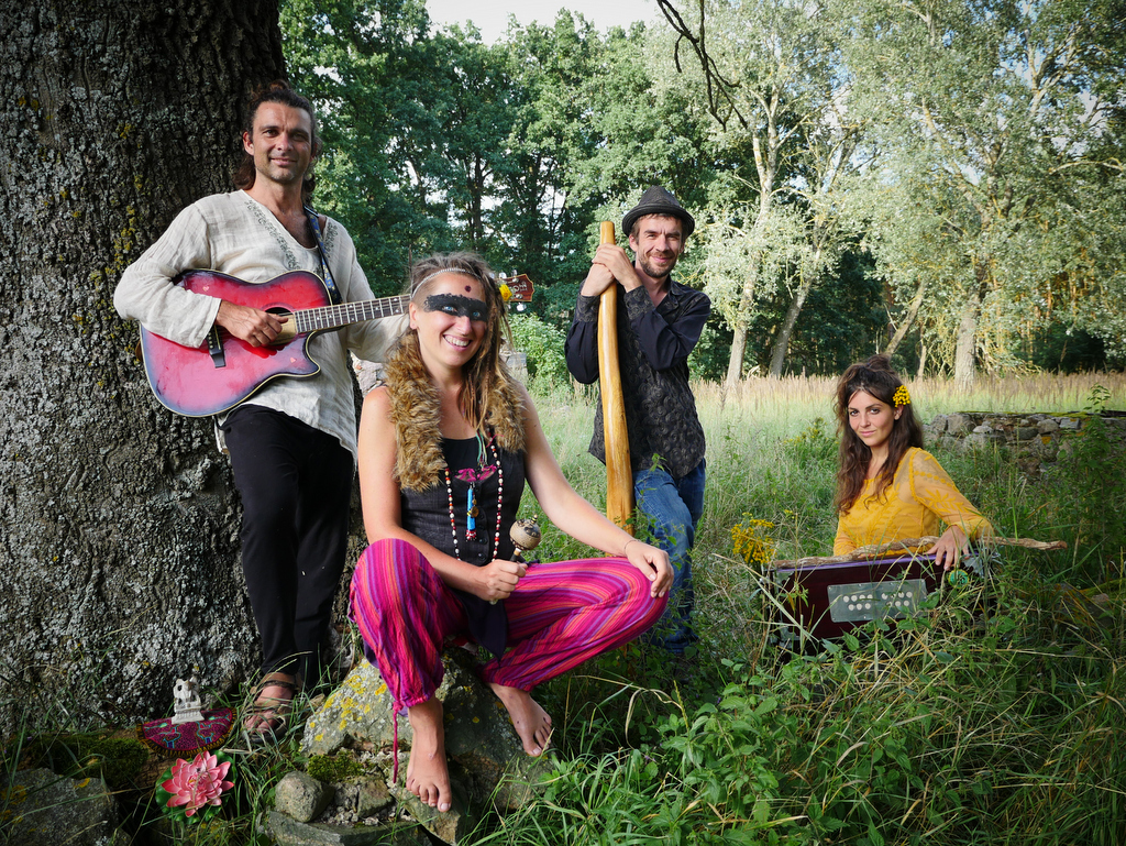 Galerie - MANTRA TRIBE - Chanting & Dancing to the Heart-Core