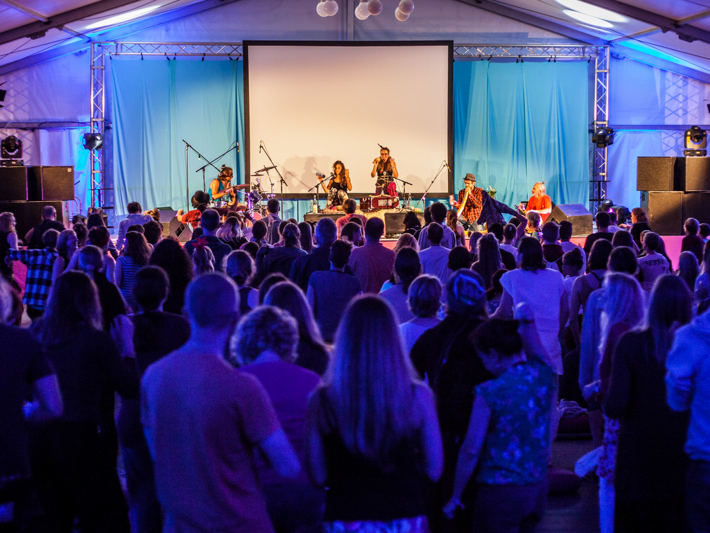 Galerie - MANTRA TRIBE - Chanting & Dancing to the Heart-Core