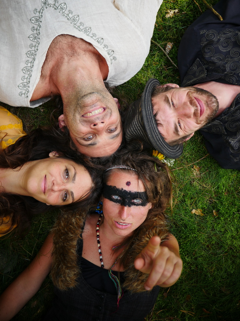 Galerie - MANTRA TRIBE - Chanting & Dancing to the Heart-Core