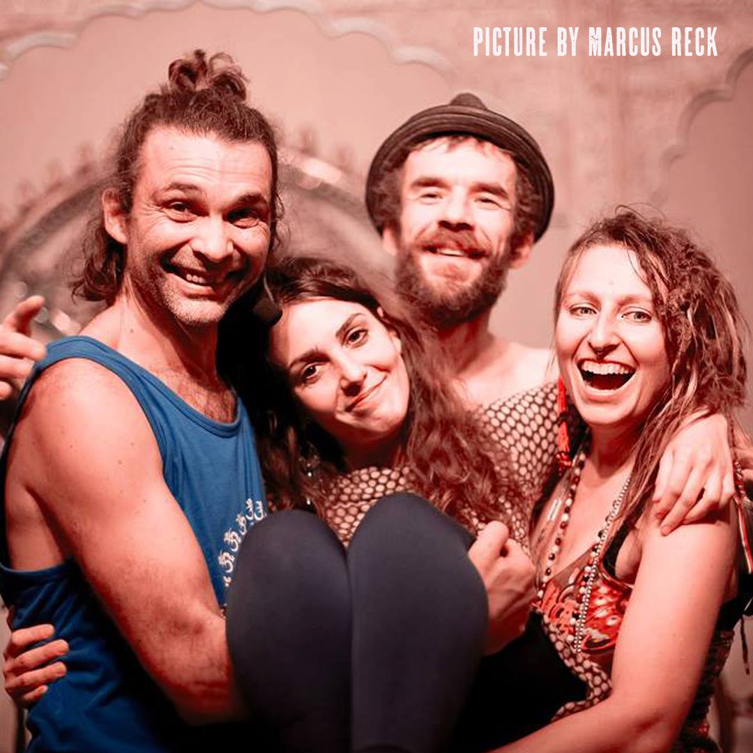 Galerie - MANTRA TRIBE - Chanting & Dancing to the Heart-Core